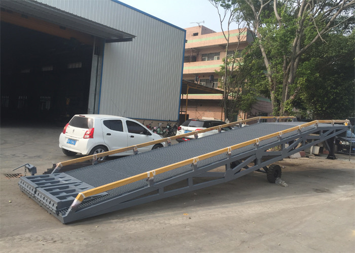 2000mm Width Container Mobile Yard Ramp 10 Ton / 15 Ton Light Grey Color